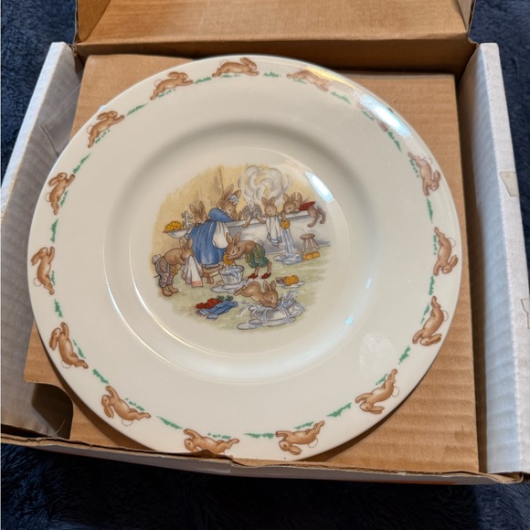 Royal Doulton | Dining | Royal Doulton Cream Dinnerware Plate | Poshmark